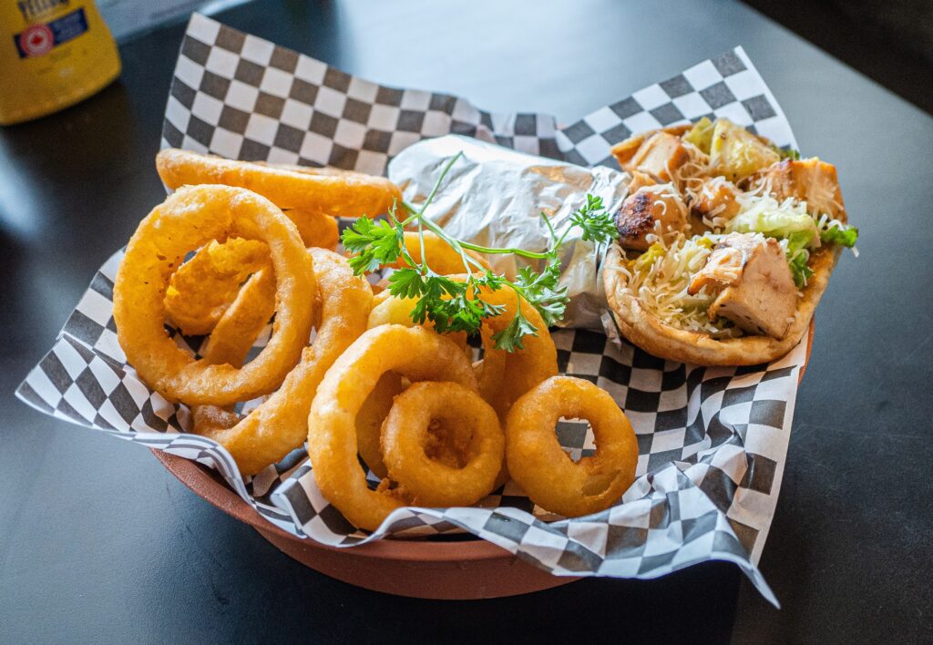 Food Lounge Near Kitchener - Chicago Pub Cambridge