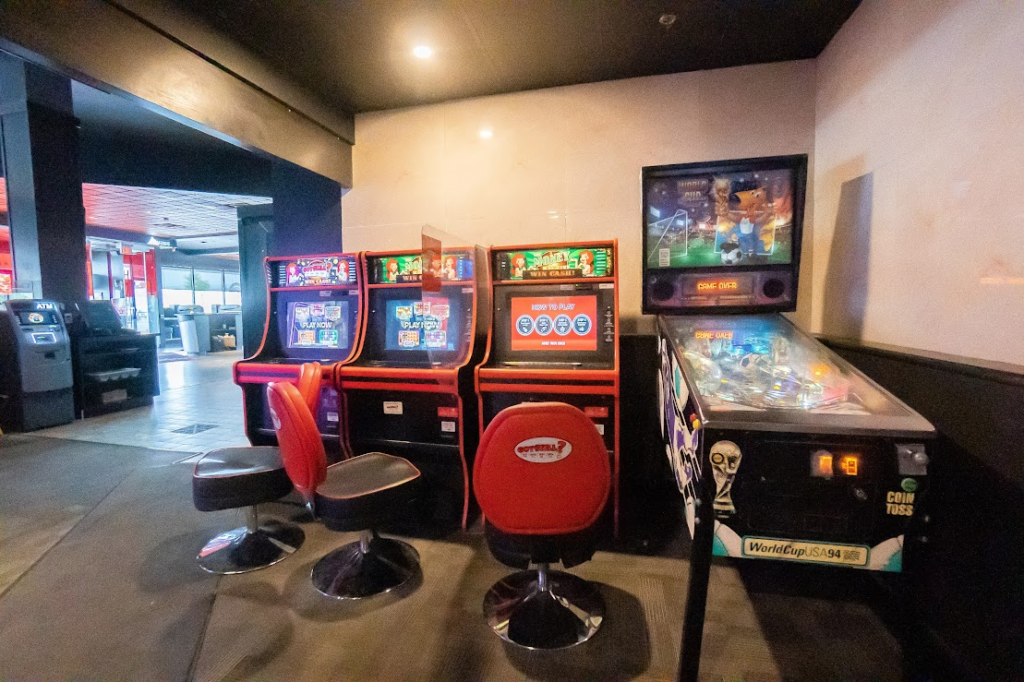 Top Arcade Bar in Cambridge - Chicago Pub Ontario